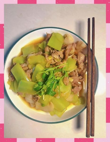 莴笋炒肉先炒莴笋还是先炒肉_家常做法步骤-第3张图片-山城妙识