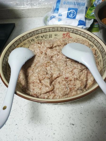 油炸肉圆子怎么做_油炸肉圆子配方比例-第2张图片-山城妙识