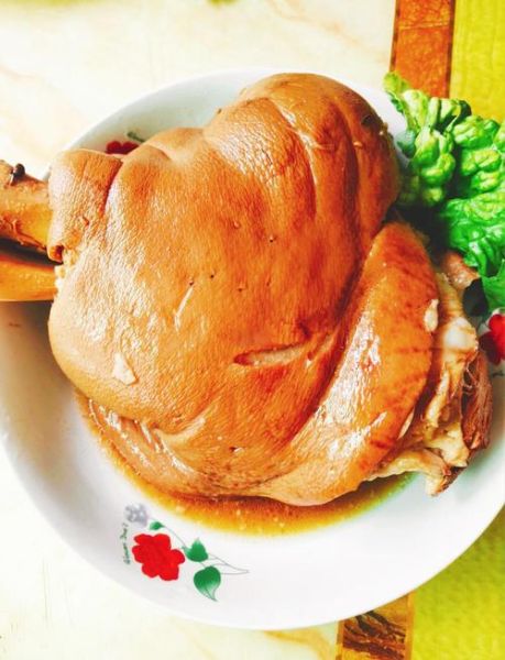 焖肘子怎么做_焖肘子软烂不腥的秘诀-第2张图片-山城妙识