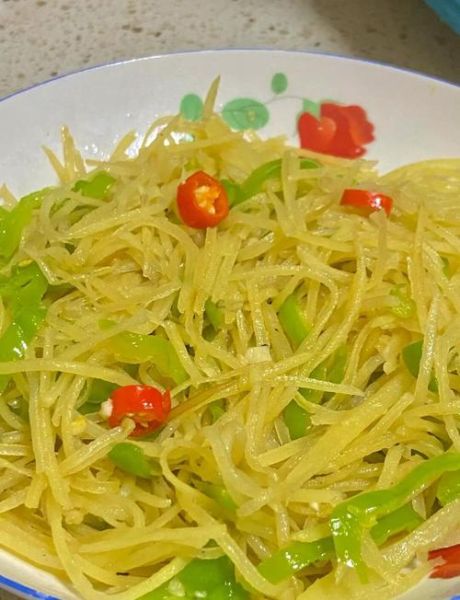 青椒土豆丝怎么炒才脆_家常窍门-第1张图片-山城妙识