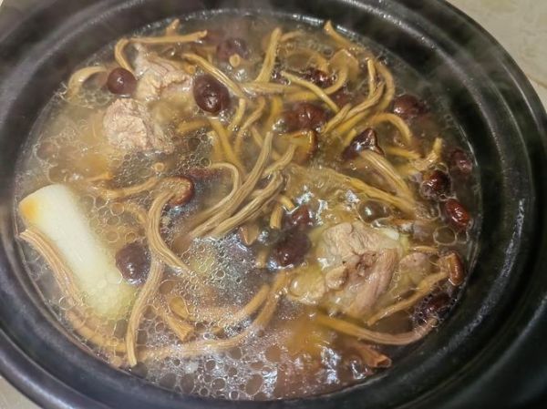 茶树菇排骨汤怎么做_茶树菇排骨汤炖多久-第1张图片-山城妙识