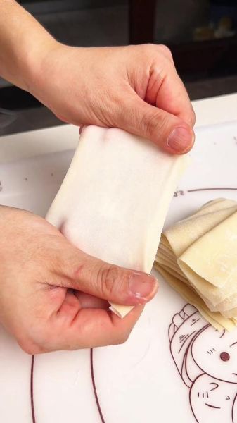 自制馄饨皮的做法图解_馄饨皮怎么和面更筋道-第3张图片-山城妙识