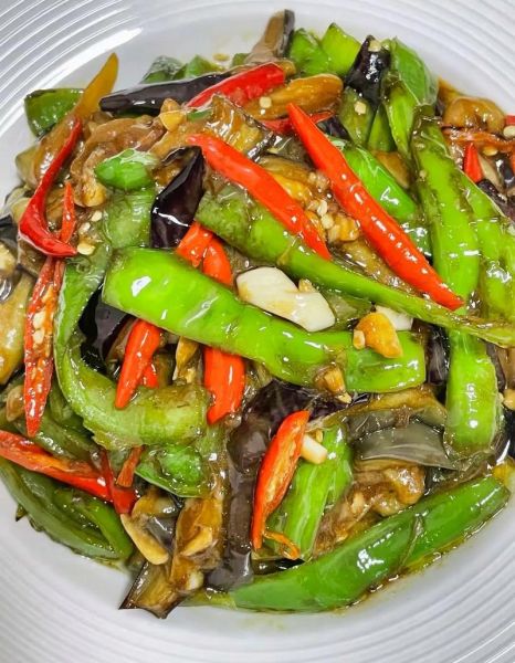 茄子炒尖椒怎么做_茄子炒尖椒用不用焯水-第2张图片-山城妙识