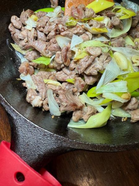 小葱炒肉怎么做_小葱炒肉先炒肉还是先炒葱-第3张图片-山城妙识