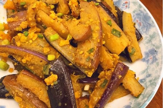 咸蛋黄茄子煲怎么做_咸蛋黄茄子煲热量高吗-第1张图片-山城妙识 咸蛋黄茄子煲怎么做_咸蛋黄茄子煲热量高吗-第1张图片-山城妙识