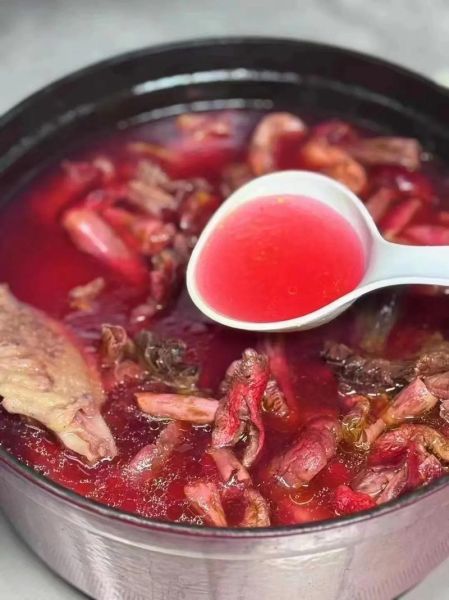 红蘑菇怎么做好吃_红蘑菇炖汤的做法-第1张图片-山城妙识