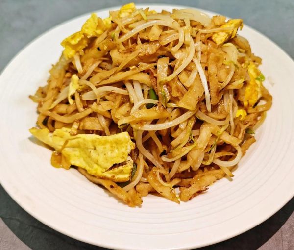 绿豆芽炒饼怎么做好吃_绿豆芽炒饼的家常做法-第1张图片-山城妙识