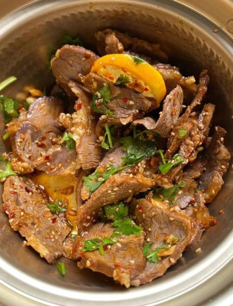 凉拌牛肉热量是多少_减脂能吃吗-第1张图片-山城妙识 凉拌牛肉热量是多少_减脂能吃吗-第1张图片-山城妙识