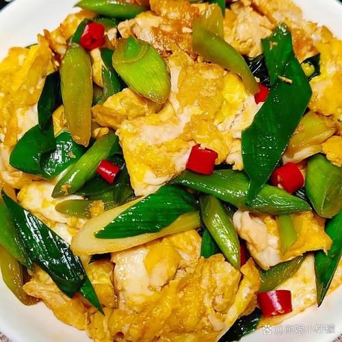 家常蒜苗炒鸡蛋怎么做_鸡蛋炒蒜苗先放哪个-第1张图片-山城妙识