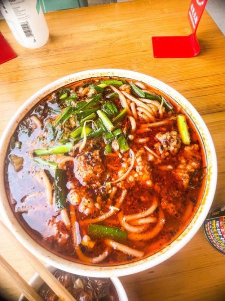 昆明小锅米线哪家好吃_正宗做法揭秘-第2张图片-山城妙识 昆明小锅米线哪家好吃_正宗做法揭秘-第2张图片-山城妙识