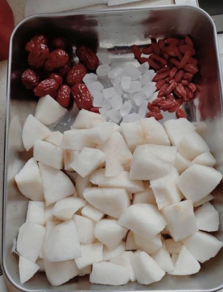 冰糖雪梨的功效与做法_冰糖雪梨怎么做止咳润肺-第2张图片-山城妙识