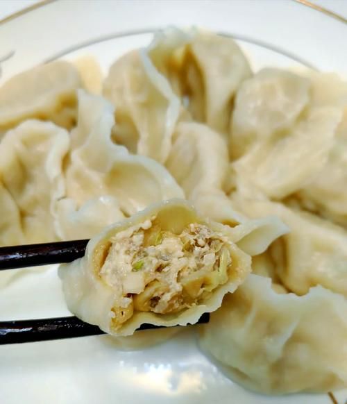 白菜猪肉饺子馅要不要焯水_白菜焯水后怎么处理-第1张图片-山城妙识