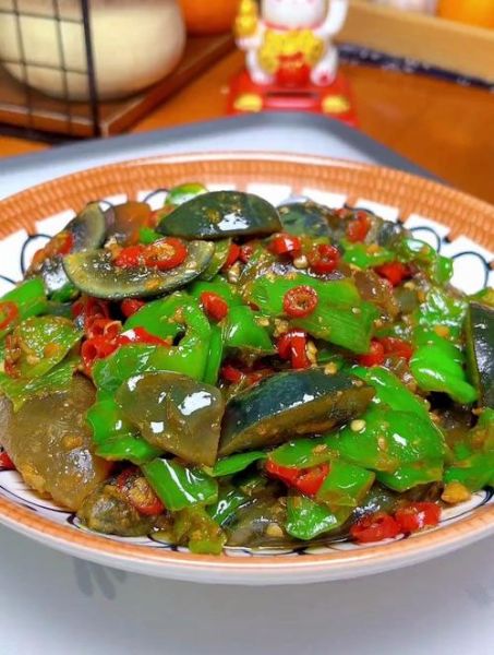 皮蛋炒青椒怎么做才好吃_皮蛋炒青椒的正宗做法窍门-第1张图片-山城妙识 皮蛋炒青椒怎么做才好吃_皮蛋炒青椒的正宗做法窍门-第1张图片-山城妙识