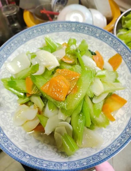 百合西芹怎么炒好吃_百合西芹的家常做法-第1张图片-山城妙识 百合西芹怎么炒好吃_百合西芹的家常做法-第1张图片-山城妙识