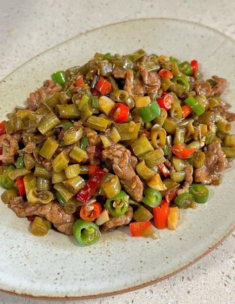 肉炒豆角丁怎么做_豆角丁炒肉要不要焯水-第1张图片-山城妙识 肉炒豆角丁怎么做_豆角丁炒肉要不要焯水-第1张图片-山城妙识
