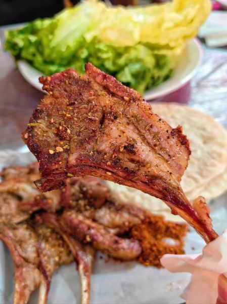 平底锅烤羊排怎么做_羊排用锅烤多久才嫩-第2张图片-山城妙识