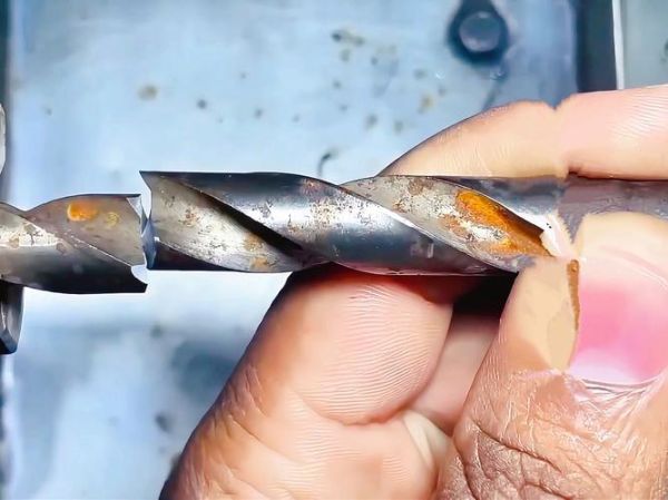 黄油嘴断了怎么取出来_黄油嘴断在孔里取出技巧-第1张图片-山城妙识