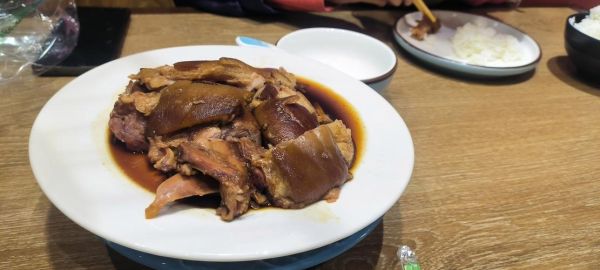 肘子怎么炖才软糯_肘子去腥技巧-第3张图片-山城妙识 肘子怎么炖才软糯_肘子去腥技巧-第3张图片-山城妙识