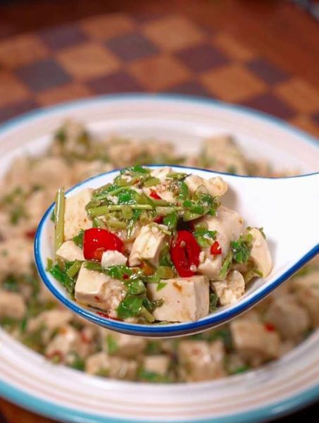 香椿拌豆腐豆腐需要焯水吗_香椿焯水几分钟-第3张图片-山城妙识