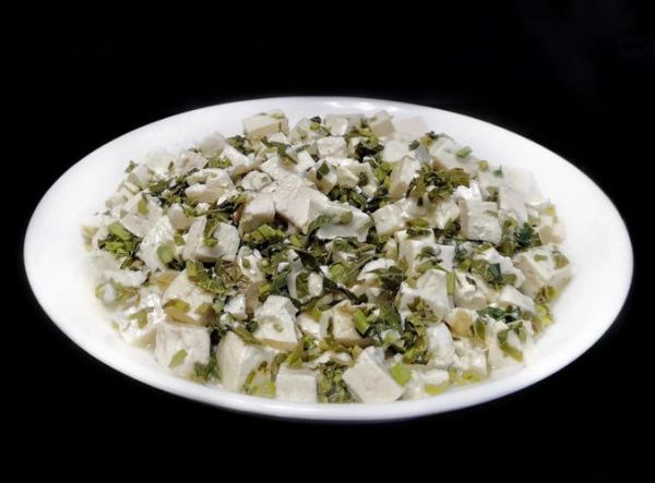 香椿拌豆腐豆腐需要焯水吗_香椿焯水几分钟-第2张图片-山城妙识