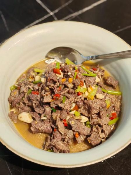 雪花牛肉怎么做好吃_雪花牛肉的家常做法-第1张图片-山城妙识