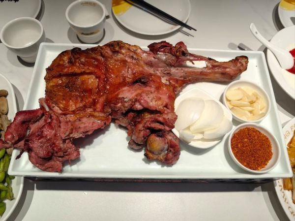 碳烤羊腿怎么腌制才入味_正宗碳烤羊腿腌制方法-第1张图片-山城妙识