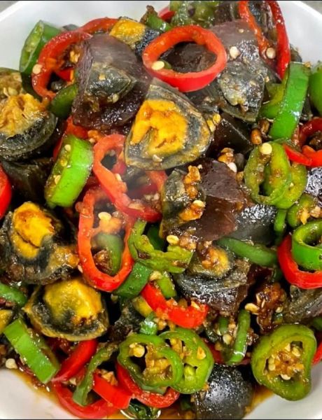 尖椒变蛋怎么做好吃_变蛋炒尖椒的家常做法-第3张图片-山城妙识