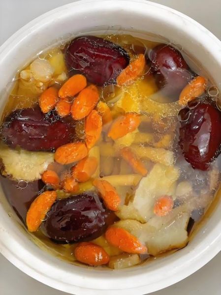 女人贫血煲什么汤最好_补血汤谱推荐-第3张图片-山城妙识