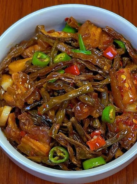 豆角炒五花肉怎么做_豆角炒五花肉先焯水还是先炒肉-第1张图片-山城妙识