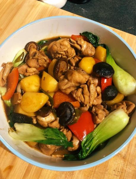 黄焖鸡米饭怎么做_正宗黄焖鸡米饭做法视频-第1张图片-山城妙识