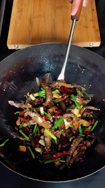 泥鳅钻豆腐怎么做_泥鳅钻豆腐的正宗做法-第1张图片-山城妙识 泥鳅钻豆腐怎么做_泥鳅钻豆腐的正宗做法-第1张图片-山城妙识