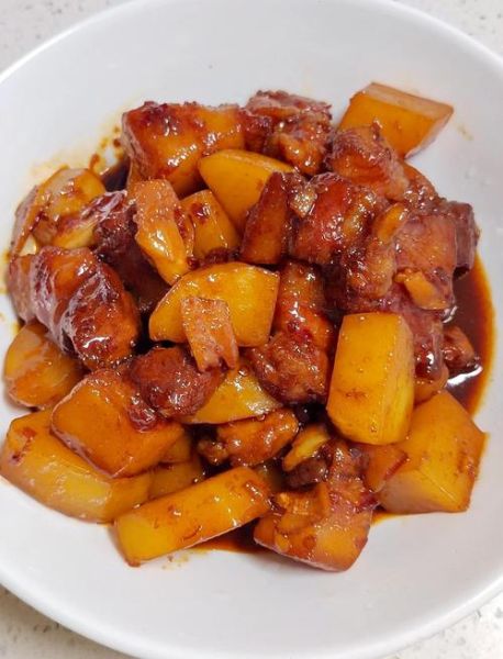 土豆烧猪肉怎么做才好吃_最正宗的做法-第1张图片-山城妙识 土豆烧猪肉怎么做才好吃_最正宗的做法-第1张图片-山城妙识