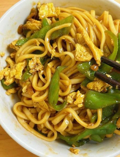 甜面酱拌面怎么做好吃_甜面酱炒面家常做法-第1张图片-山城妙识