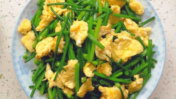 韭苔炒鸡蛋怎么做_韭苔炒鸡蛋的家常做法-第2张图片-山城妙识