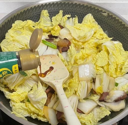 腊肉炒白菜怎么做_腊肉炒白菜用焯水吗-第1张图片-山城妙识