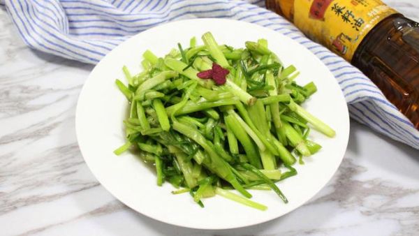 水芹菜的功效与作用_水芹菜怎么做好吃-第3张图片-山城妙识