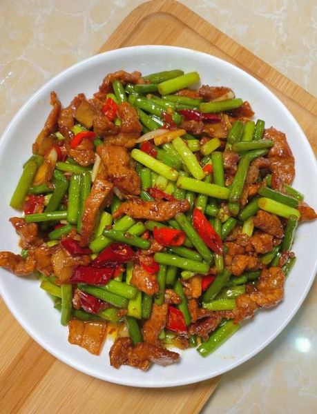 蒜苔炒肉怎么做好吃_蒜苔炒肉的家常做法-第1张图片-山城妙识