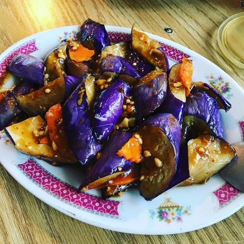 炒茄子怎么做才好吃_茄子怎么炒才不吸油-第1张图片-山城妙识