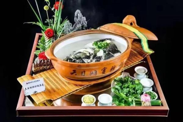 天目湖砂锅鱼头哪家正宗_天目湖鱼头汤做法-第1张图片-山城妙识