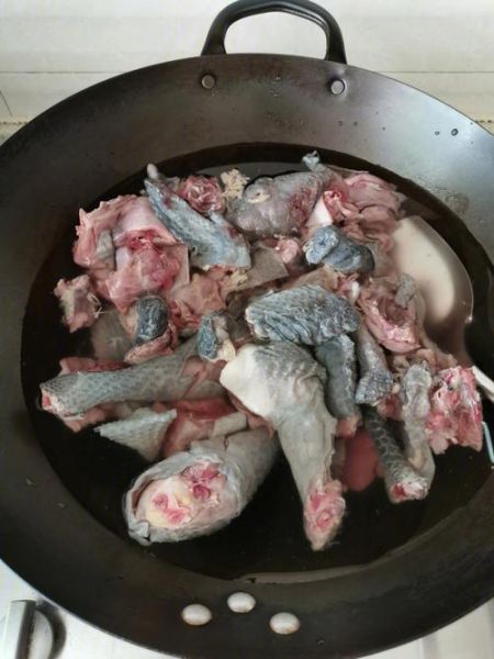 炖土鸡汤的做法大全_如何炖出奶白色浓汤-第2张图片-山城妙识