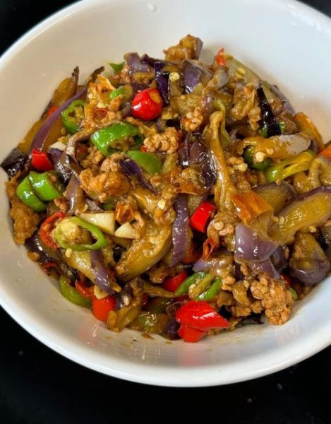 茄子炒肉家常做法_茄子炒肉怎么做才好吃-第1张图片-山城妙识