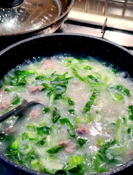 青菜瘦肉粥用什么青菜好_哪些青菜最搭瘦肉粥-第1张图片-山城妙识 青菜瘦肉粥用什么青菜好_哪些青菜最搭瘦肉粥-第1张图片-山城妙识