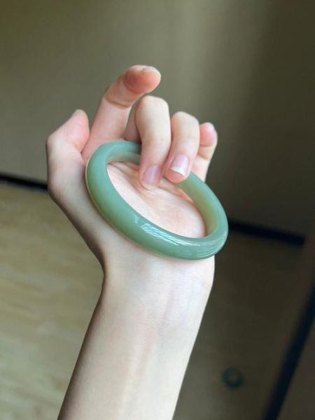 鸭蛋青是什么颜色_鸭蛋青和田玉值钱吗-第1张图片-山城妙识