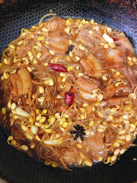 五花肉炖黄豆芽怎么做_五花肉炖黄豆芽的家常做法-第1张图片-山城妙识 五花肉炖黄豆芽怎么做_五花肉炖黄豆芽的家常做法-第1张图片-山城妙识