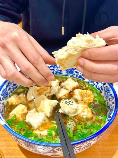 羊肉泡馍的正确吃法_泡馍掰多大才入味-第2张图片-山城妙识