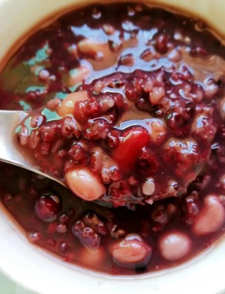 煮黑米粥要放大米吗_黑米粥加白米好不好-第1张图片-山城妙识 煮黑米粥要放大米吗_黑米粥加白米好不好-第1张图片-山城妙识