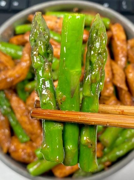 芦笋炒肉片怎么炒才嫩_芦笋炒肉片的家常做法-第3张图片-山城妙识