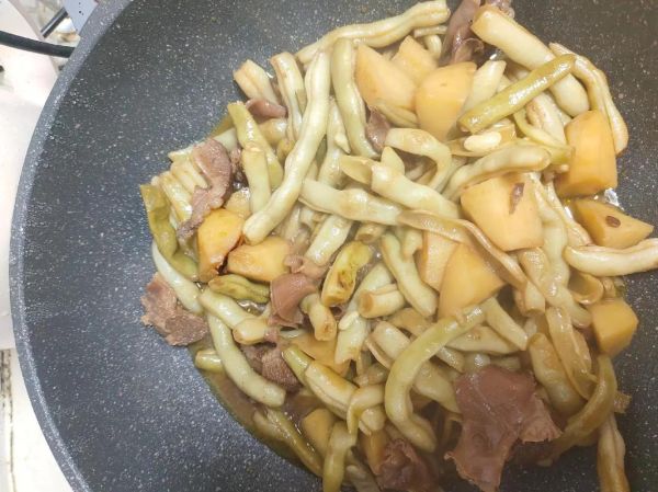 梅豆角没炒熟会中毒吗_梅豆角中毒症状-第1张图片-山城妙识