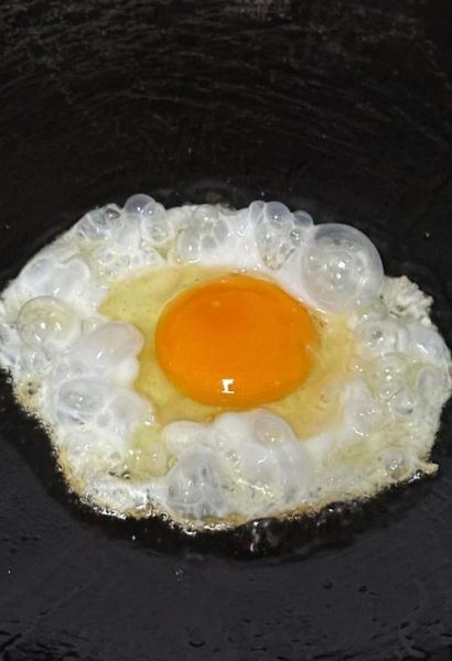 怎样煎荷包蛋不粘锅_荷包蛋怎么煎才圆-第2张图片-山城妙识