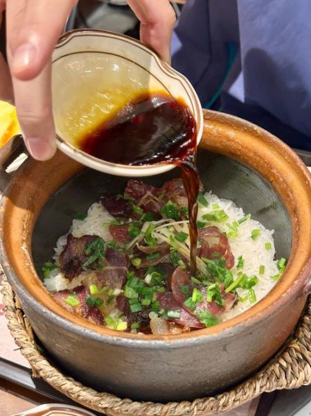 米饭煲仔饭怎么做_正宗广式砂锅饭秘诀-第1张图片-山城妙识 米饭煲仔饭怎么做_正宗广式砂锅饭秘诀-第1张图片-山城妙识